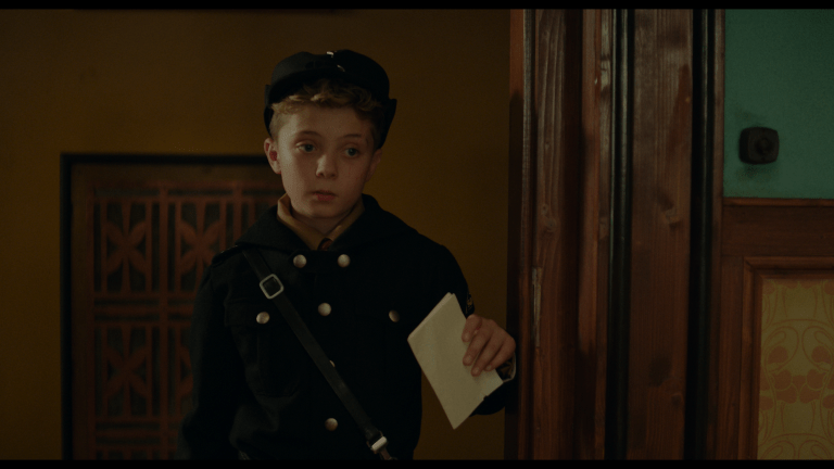 Jojo Rabbit – 4K UHD Blu-ray Screenshots | HighDefDiscNews